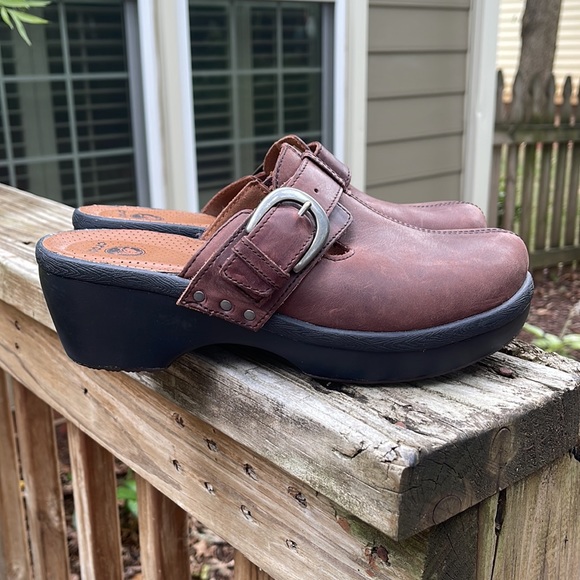 CROCS | Shoes | Crocs Womens Cobbler Clogsbrown Leathersz 9 | Poshmark